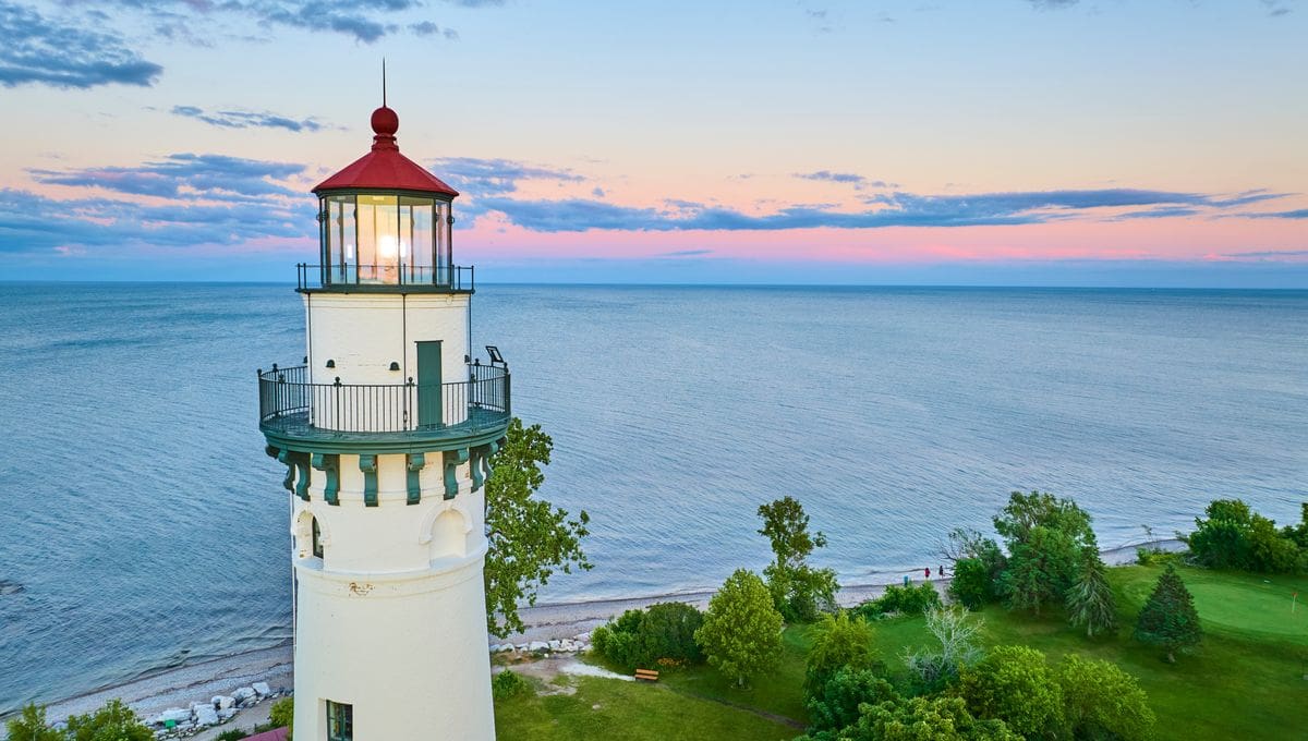 Beneath Lake Michigan, Around 40 Strange And Circular Structures Can Be ...
